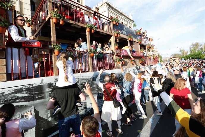 El desfile del Bando de la Huerta llena de color las calles de Murcia con un recuerdo especial ...