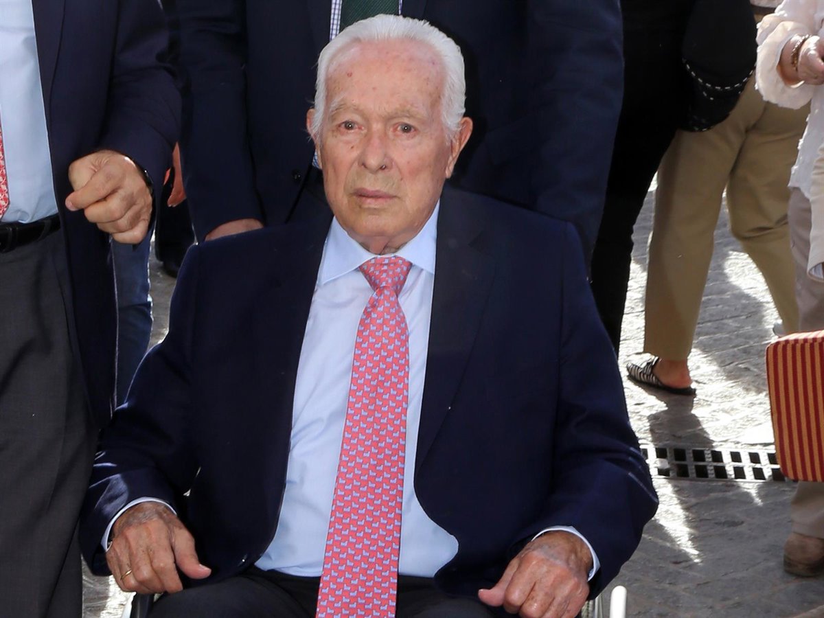 Última hora sobre el estado de Curro Romero, ingresado en Sevilla desde el pasado 1 de mayo