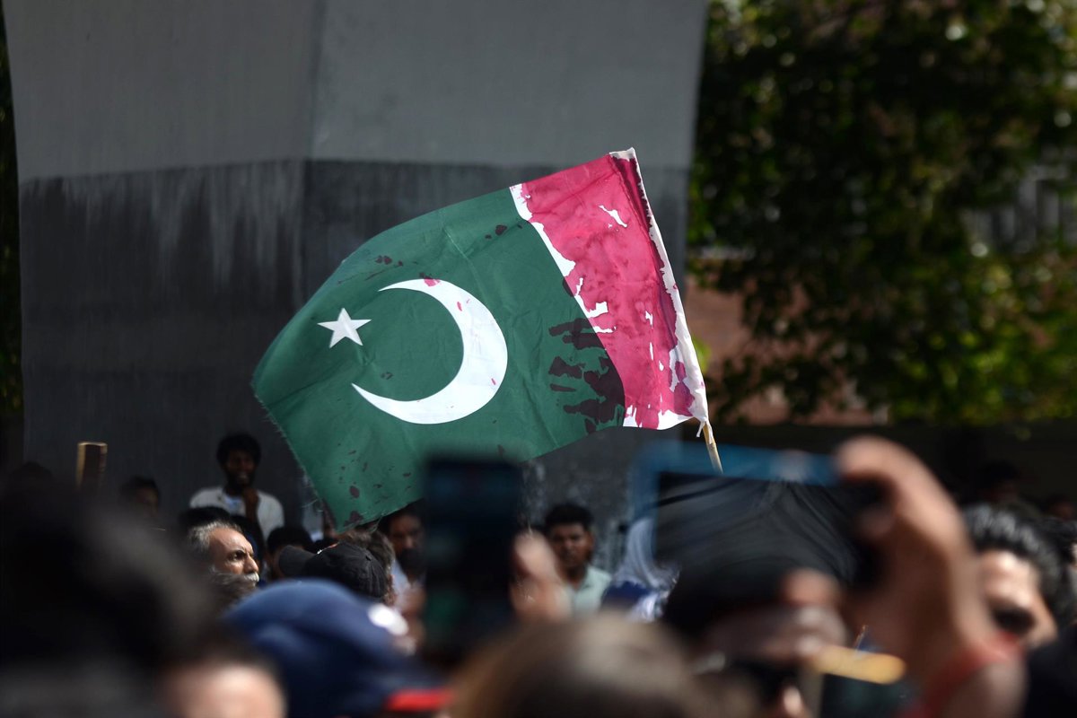 Pakistán.- Miles de personas protestan en Pakistán tras un ataque con ...