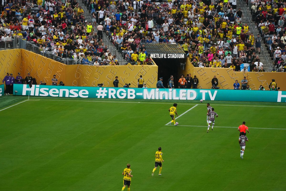 Hisense presenta el televisor UX de 116" con RGB-MiniLED para una ...