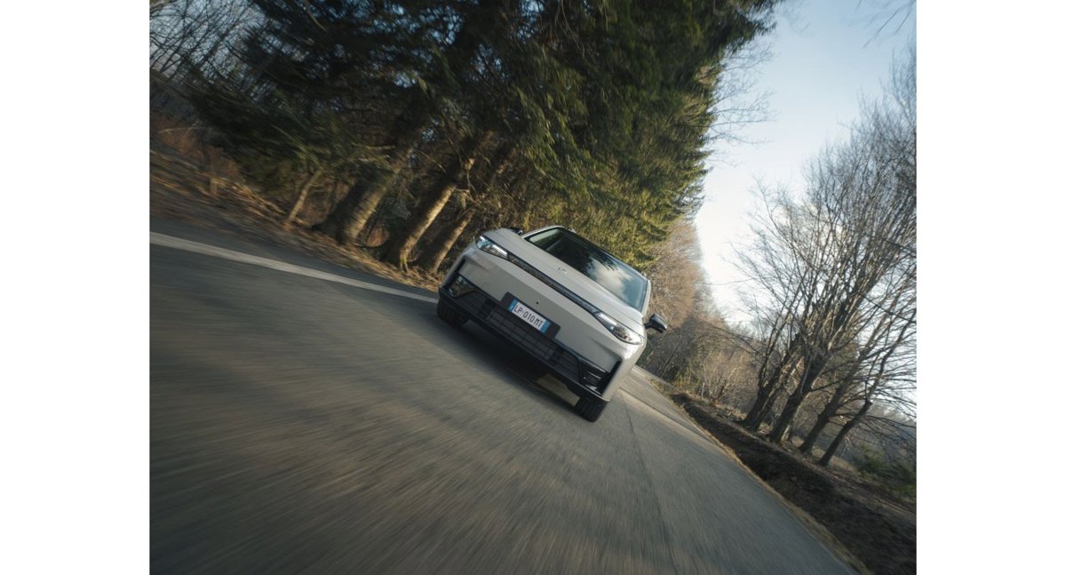 Leapmotor lanza el nuevo modelo C10 AWD, con mayor potencia y de carga ...