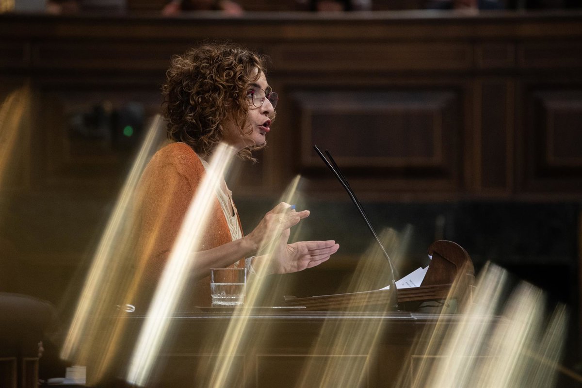 El PP acusa al Gobierno de "abandonar" a las mujeres y Montero le culpa de "crear una alerta social"