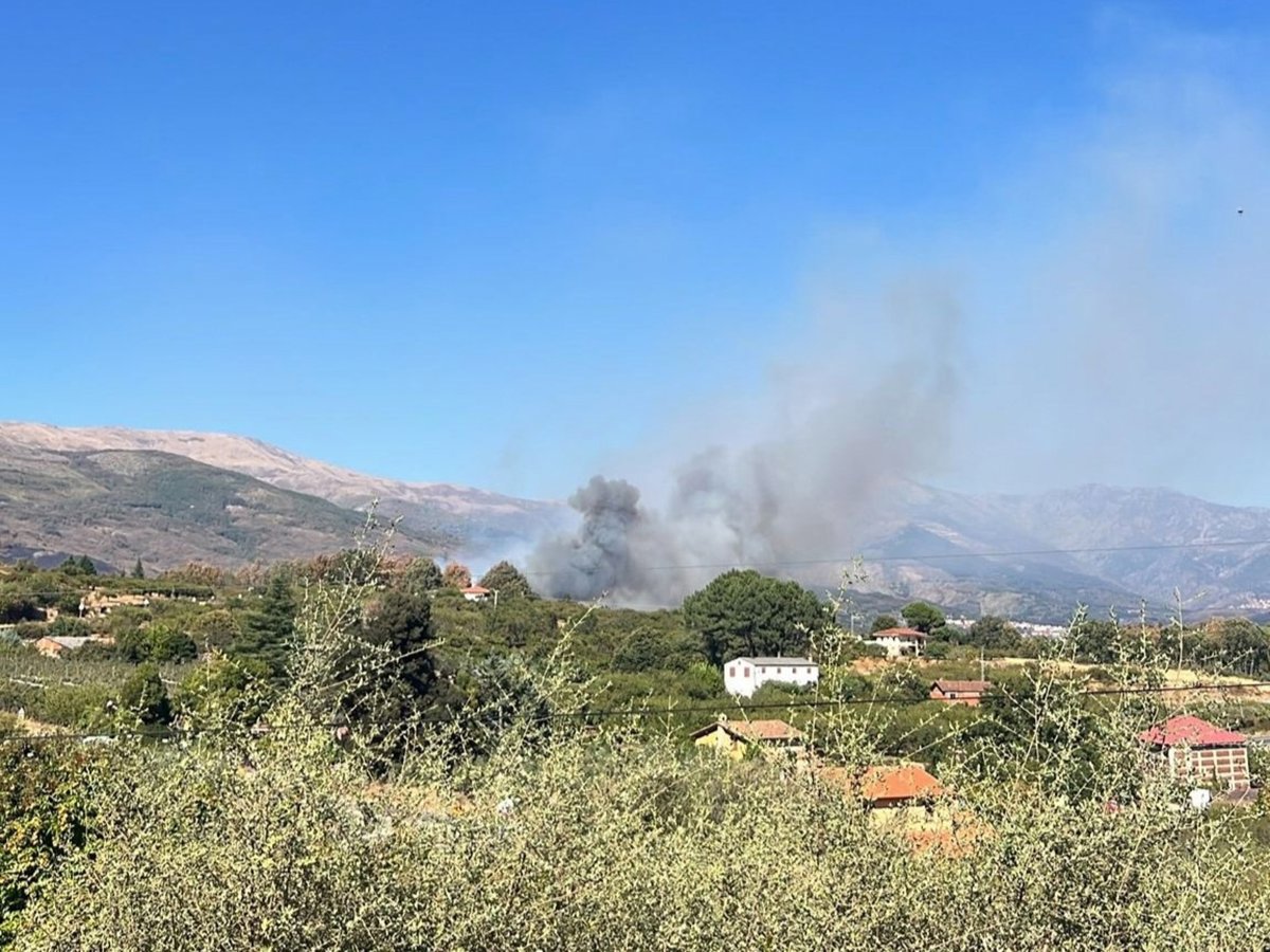 El incendio en Cuacos de Yuste obliga a confinar a la población y a ...