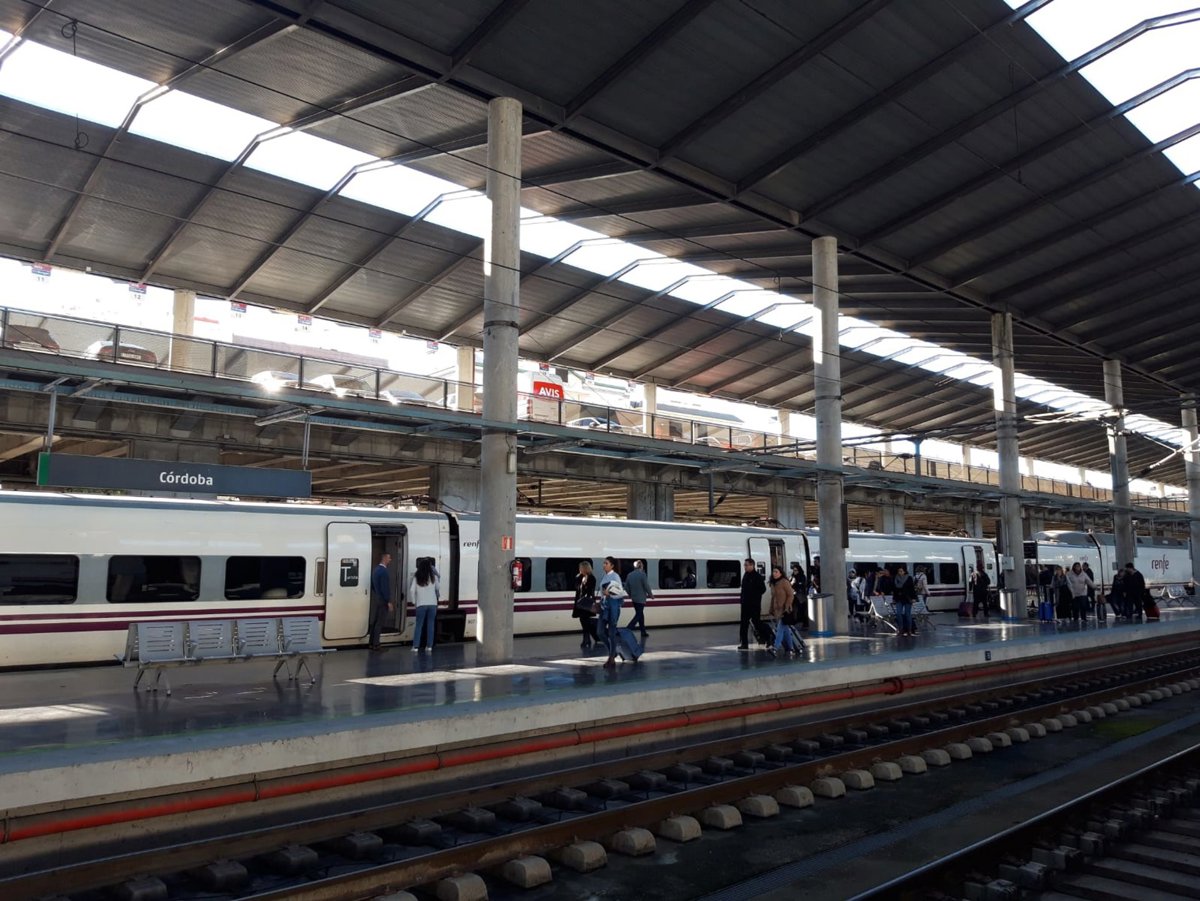 Restablecida la circulación de trenes de Media Distancia entre Córdoba y Jaén tras casi seis ...