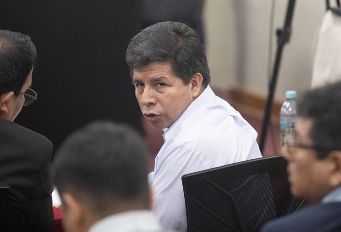 El expresidente de Perú Castillo denuncia a un centenar de diputados y ...