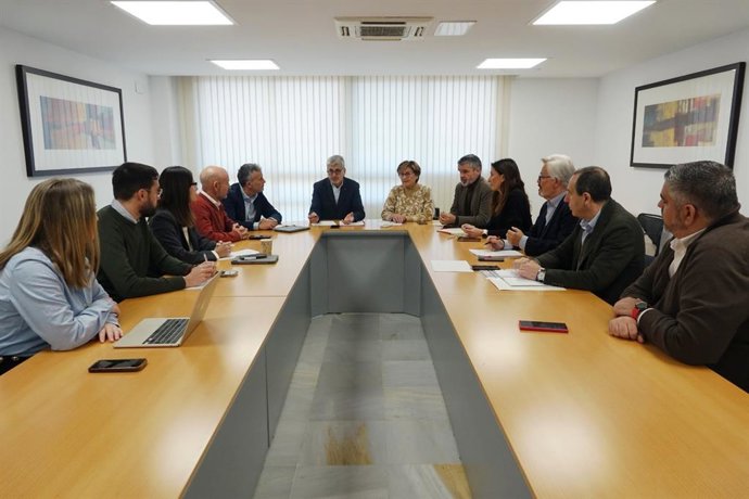 El PSOE exige a PP y Vox que "levanten el castigo" a los 300.000 ...