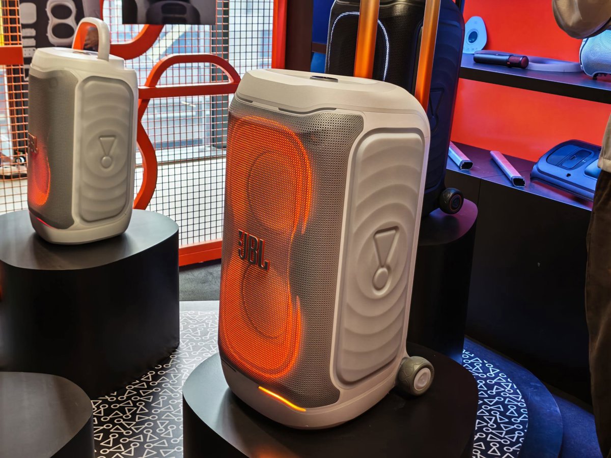 Los nuevos altavoces JBL PartyBox 330 y 130 incluyen 'tweeters ...