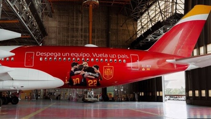 Iberia vinila un avión Airbus A350 que llevará a la selección española ...