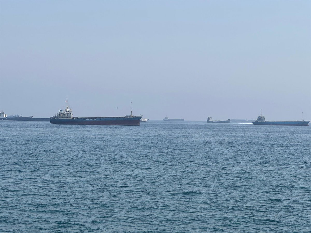 Irán.- Irán anuncia que 15 barcos cruzaron de forma segura por el ...