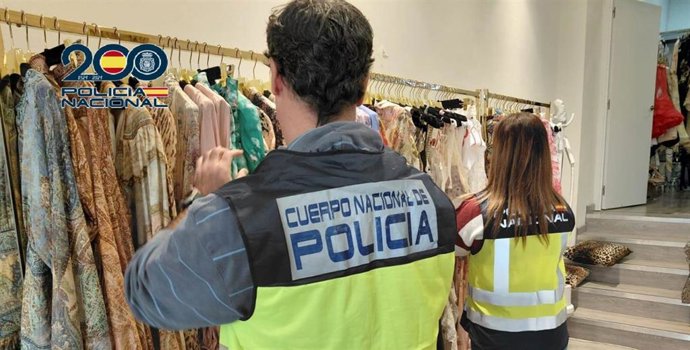 Detenidos por vender falsificaciones de ropa en Marbella e intervenidas ...