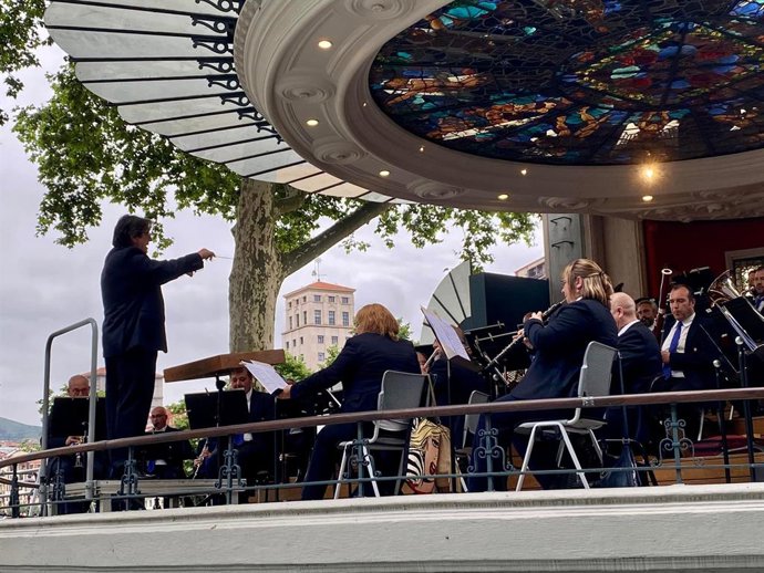 Bilboko Udal Musika Bandak "dantzaleku handi" bihurtuko du Areatza ...