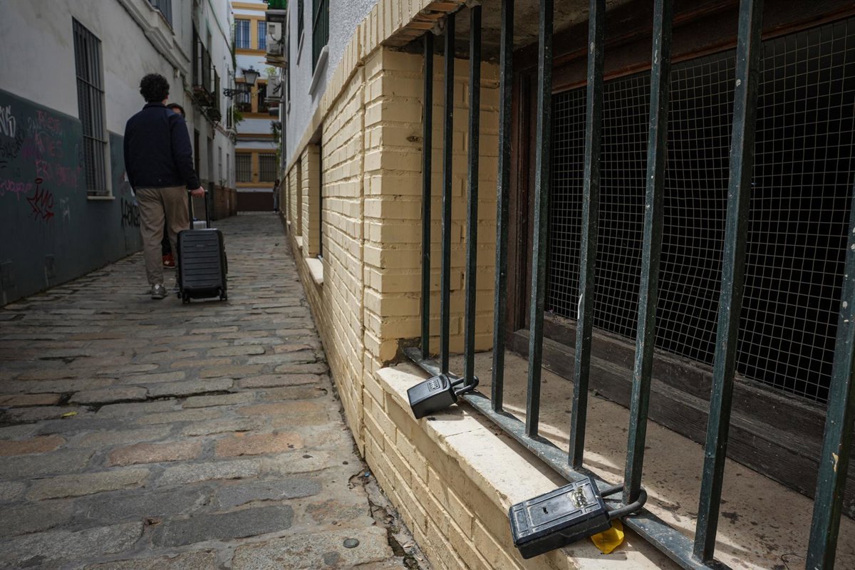 El PSOE propone ventajas fiscales a quienes conviertan pisos turísticos ...